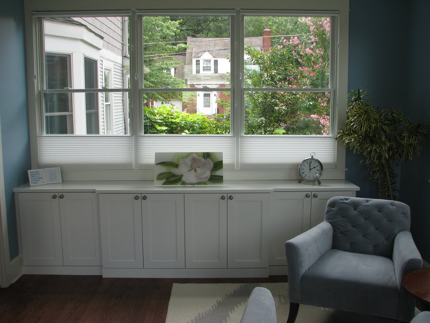 9 Clever Design Solutions For Crowded Living Rooms