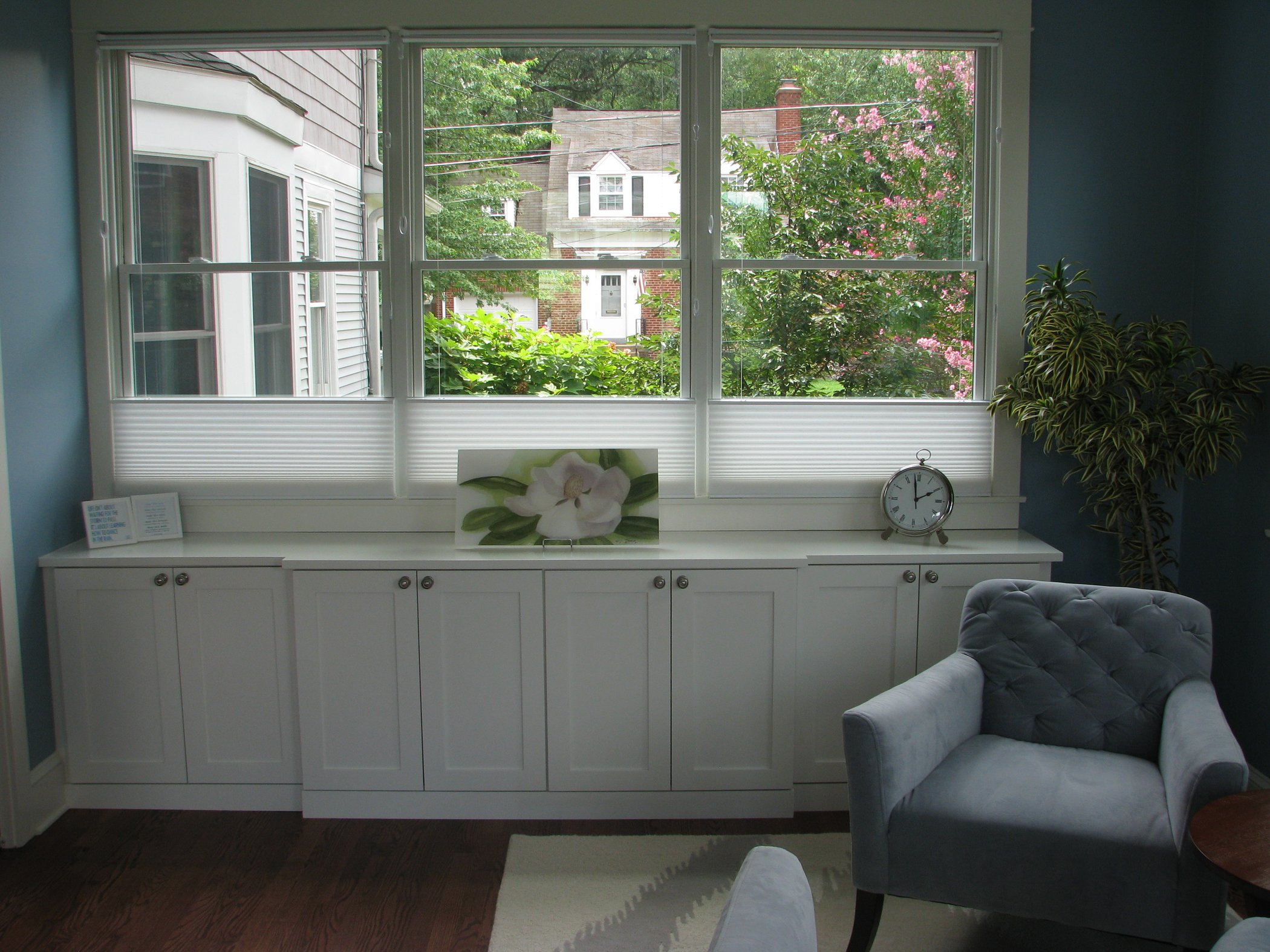 9 Clever Design Solutions For Crowded Living Rooms