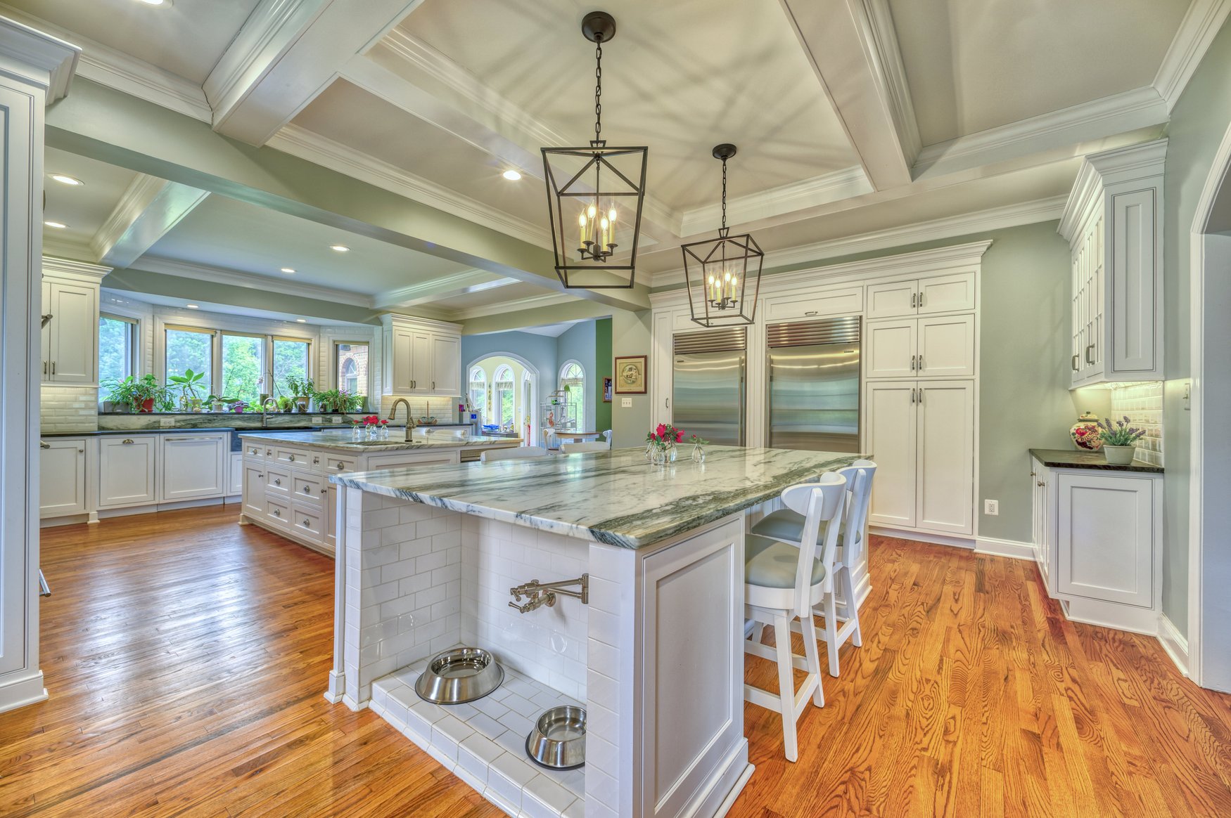 5 Beautiful Kitchen Islands for Entertainers