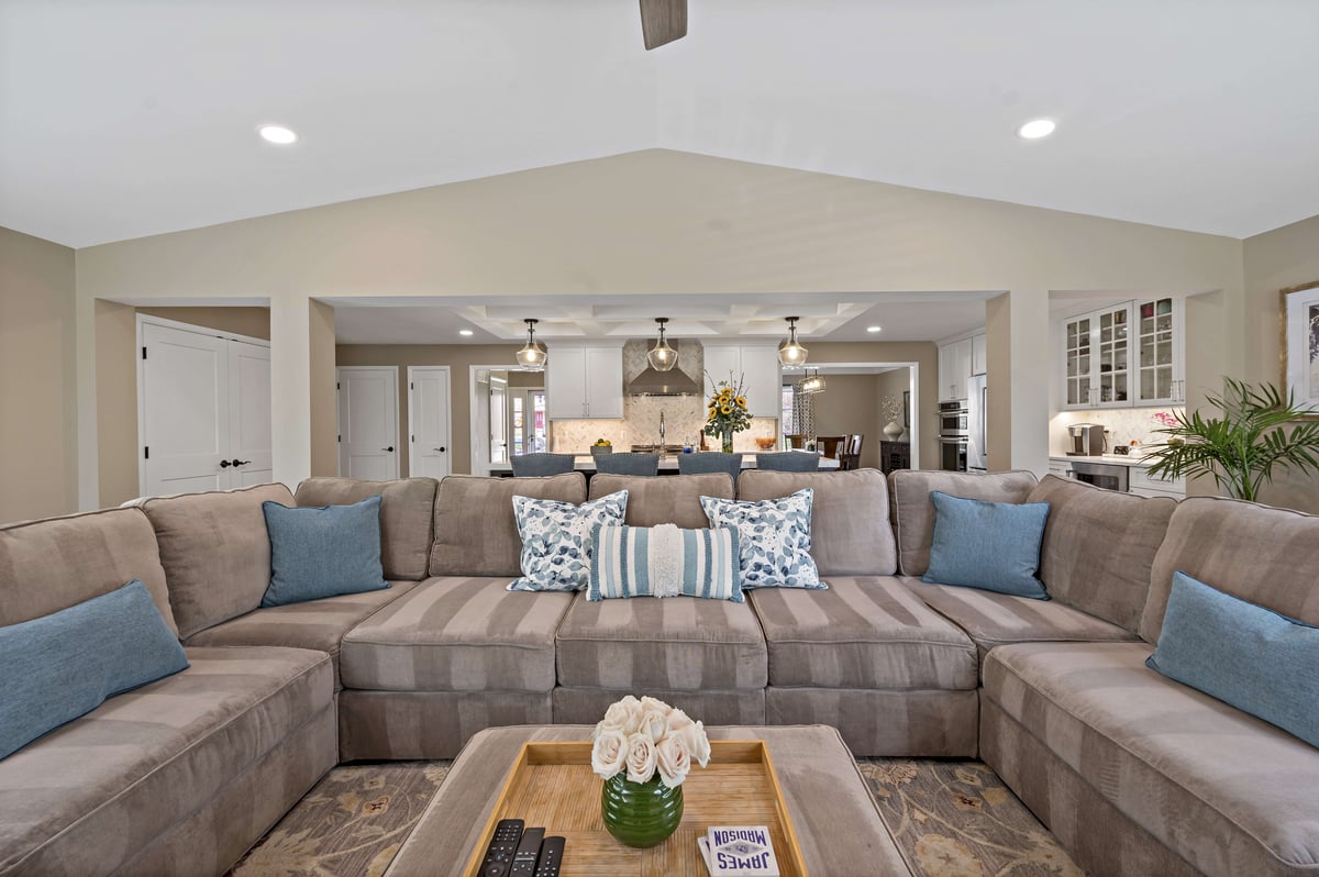 Jingle All the Way to a Stunning Interior: Unwrap Our Holiday ...